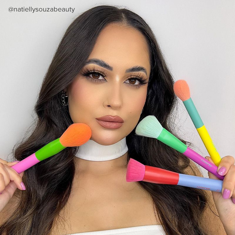 Unleash Your Inner Beauty with Vooglam's Premium Makeup Brush Set.