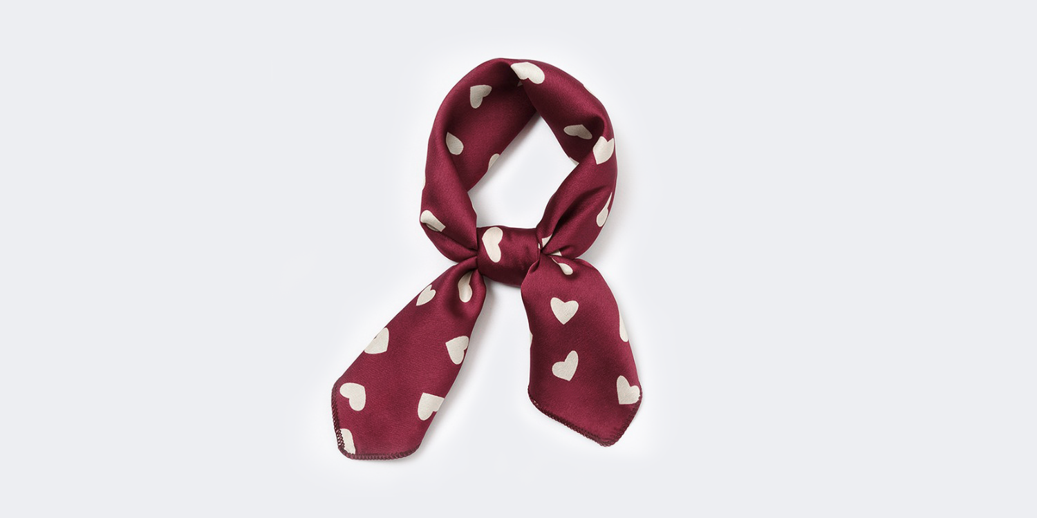 Graceful Heart Print Scarf | Vooglam.com
